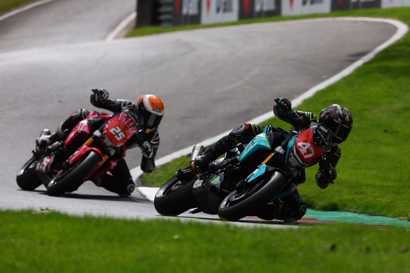 Richard Cooper took another Heat win at Cadwell Park as he beat Thomas ...
