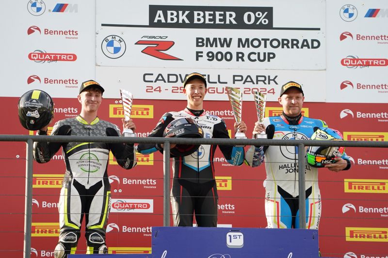 Thomas Strudwick stormed to another ABK Beer 0% BMW F900 R Cup Main ...