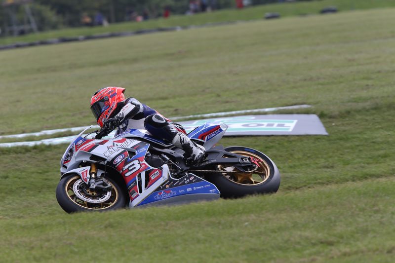 Billy McConnell continued his strong Cadwell run as he powered to pole ...