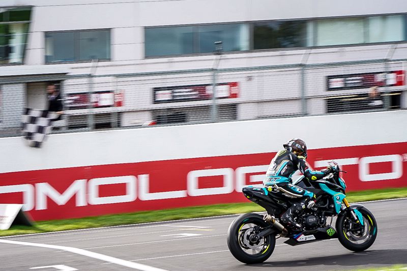 Richard Cooper continued his ABK Beer 0% BMW Motorrad F900 R Cup ...